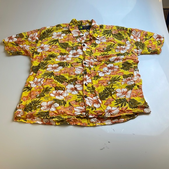 Roundy Bay | Shirts | Roundy Bay Yellow Hawaiian Flower Print | Poshmark
